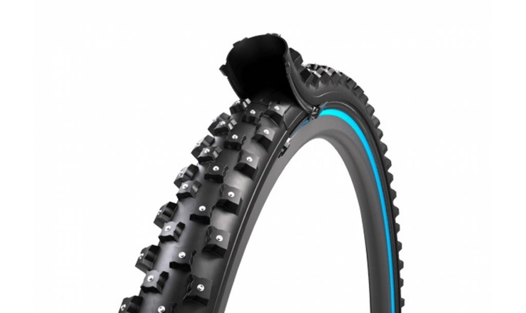 Pneus vélo pour rouler dans le neige : pneu clouté ou avec chaîne